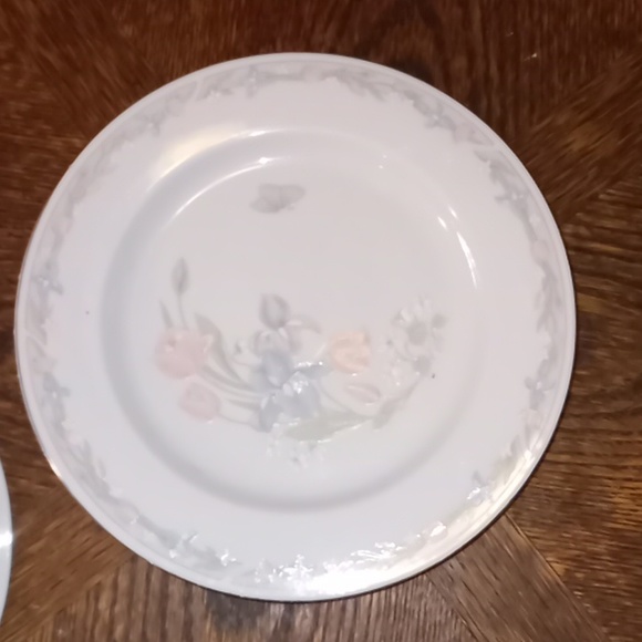 EXCEL | Dining | Excel Dinner Plates Design Is Illusions | Poshmark